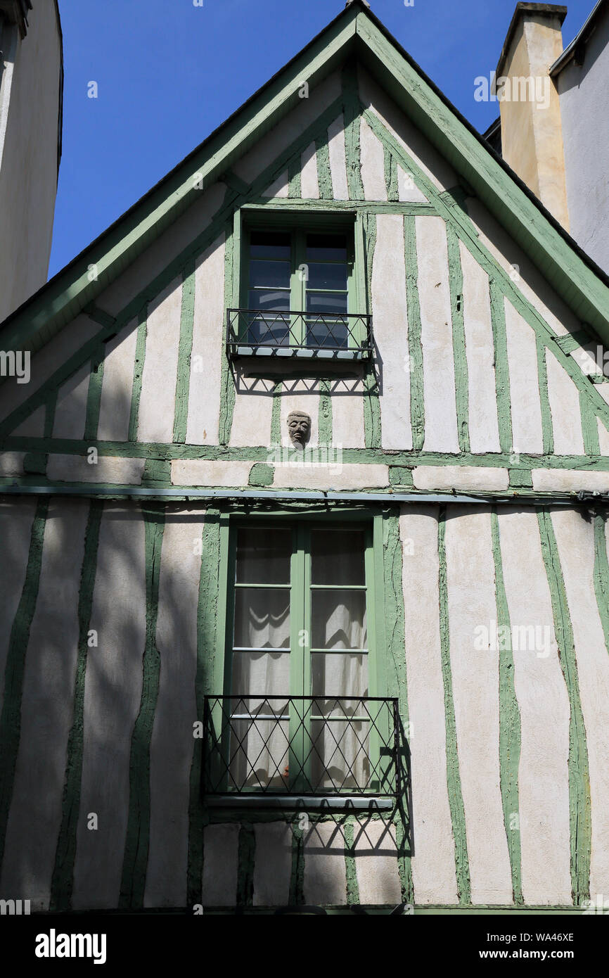 Maison à colombages peinte en vert Banque de photographies et d’images ...