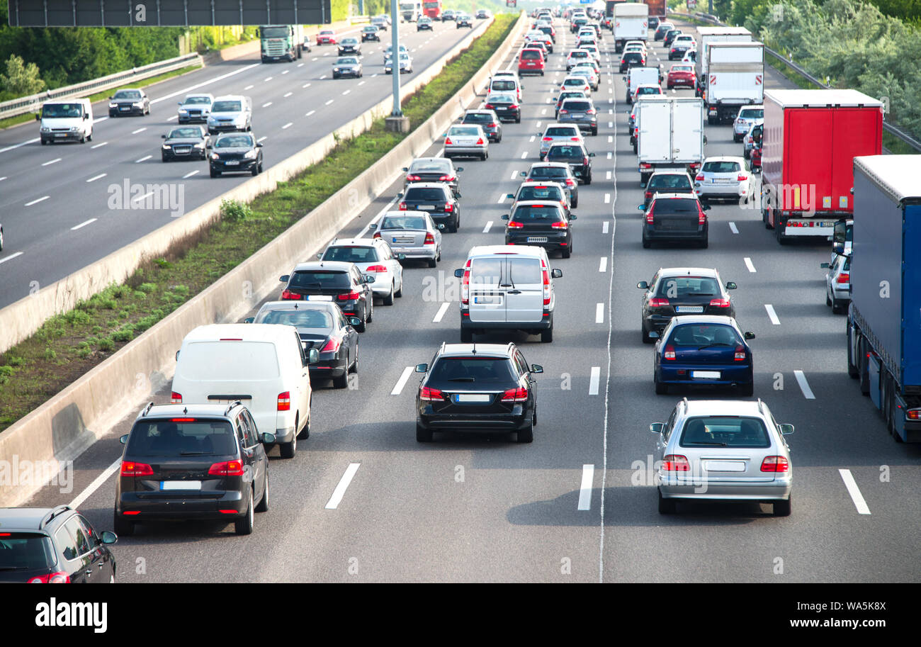 Embouteillage autoroute Banque de photographies et d’images à haute ...