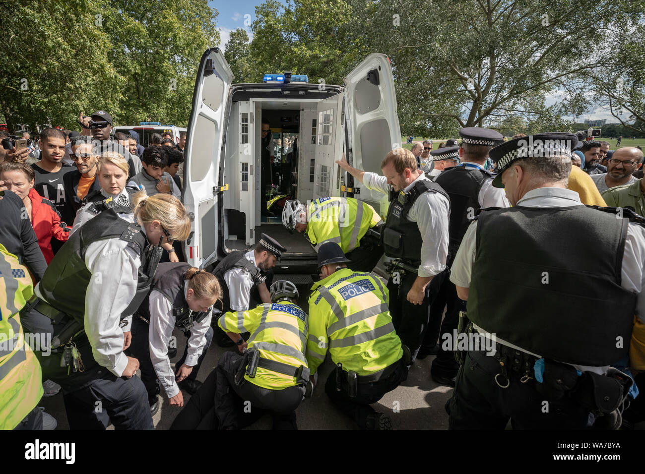 Altercation physique Banque de photographies et d’images à haute ...