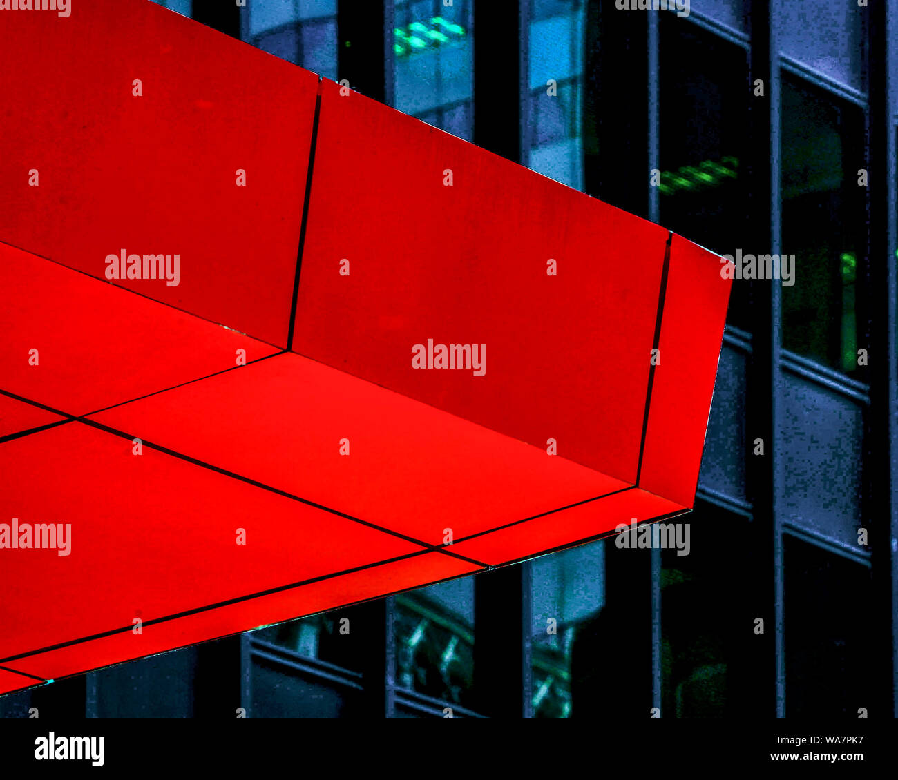 Red awning Banque de photographies et d’images à haute résolution - Alamy