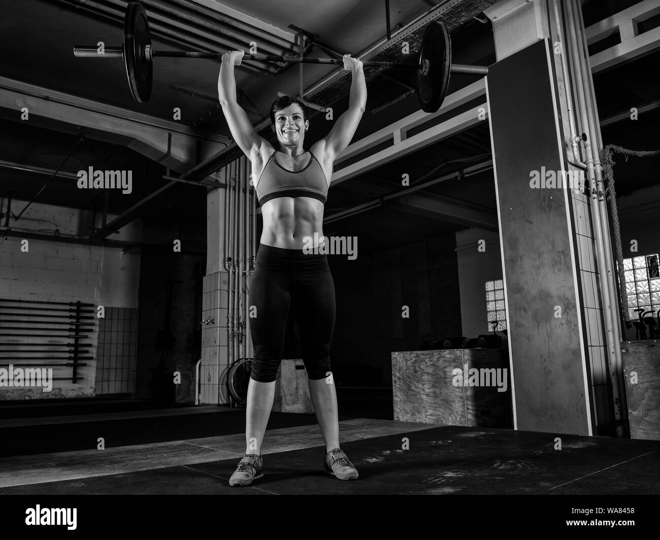 Female muscle builder posing in Banque de photographies et d’images à ...