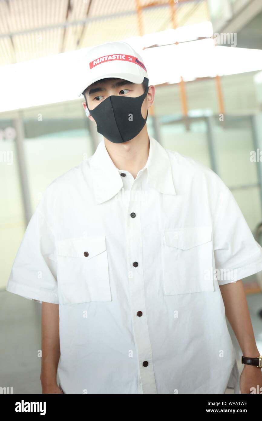 L'acteur chinois Liu Haoran arrive à l'aéroport international Beijing ...