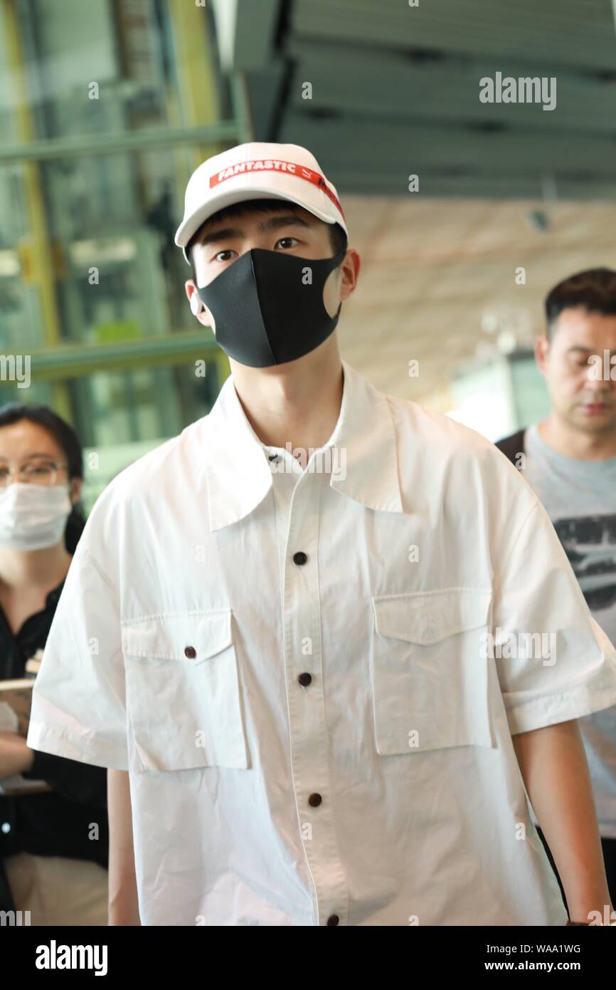 L'acteur chinois Liu Haoran arrive à l'aéroport international Beijing ...