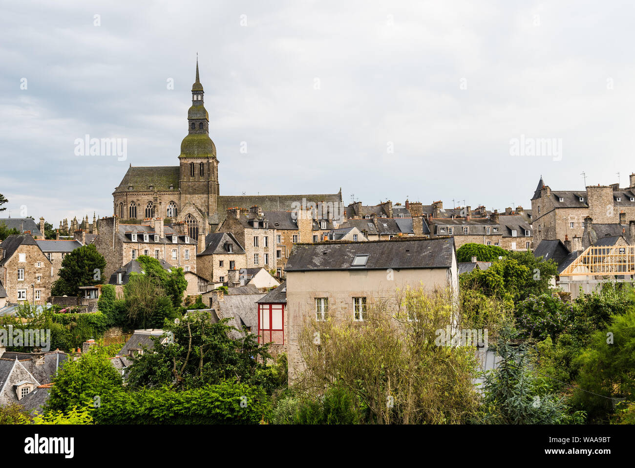Dinan village Banque de photographies et d’images à haute résolution ...