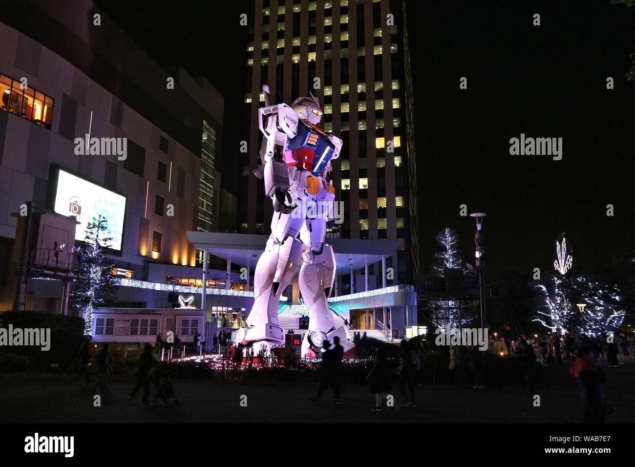 Giant gundam robot statue in odaiba Banque de photographies et d’images ...