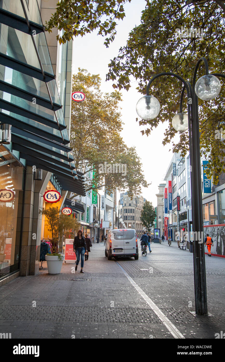 Shopping street cologne Banque de photographies et d’images à haute ...