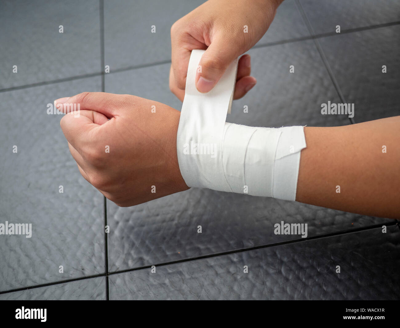 Blessure au poignet Banque de photographies et d’images à haute ...