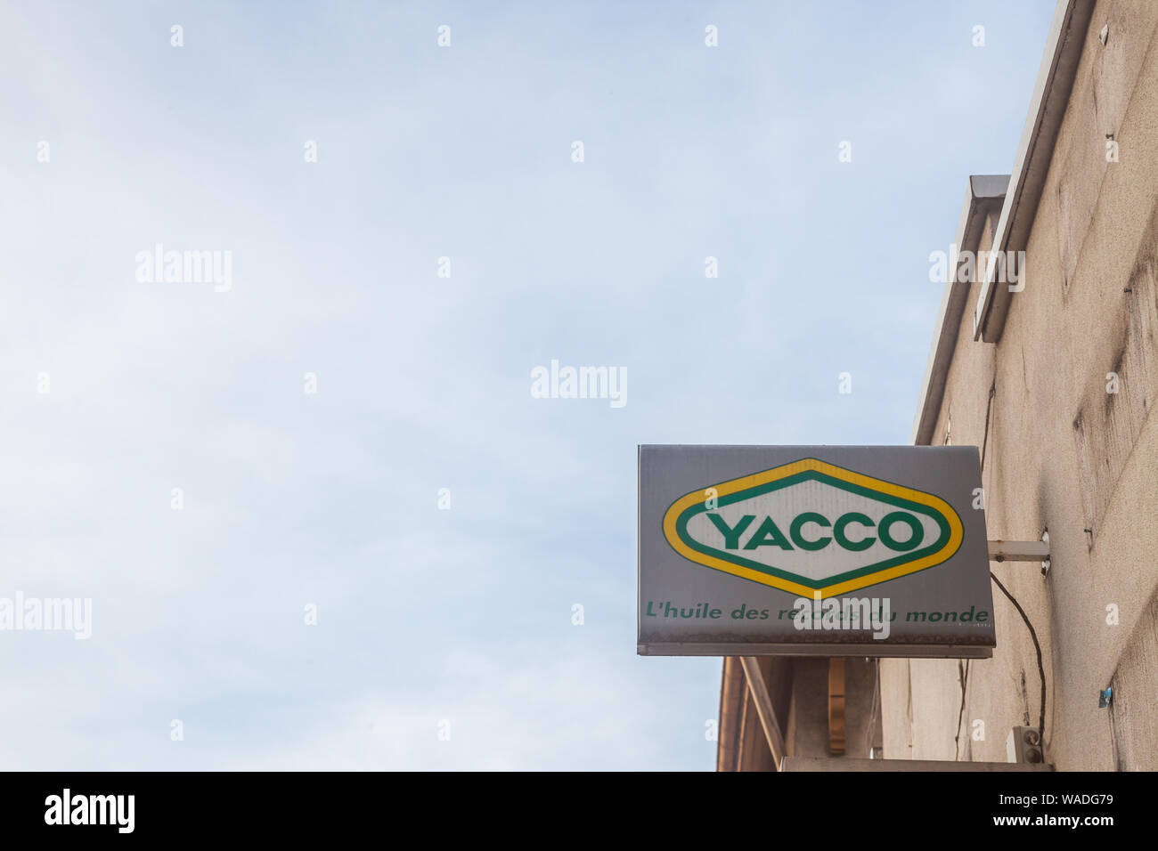 Logo yacco Banque de photographies et d’images à haute résolution - Alamy