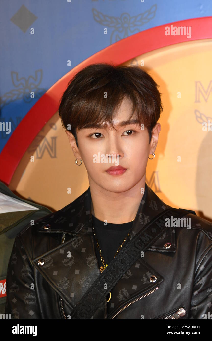 Chinese singer Banque de photographies et d’images à haute résolution ...