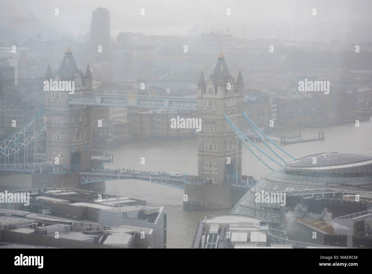 Orageux londres Banque de photographies et d’images à haute résolution ...