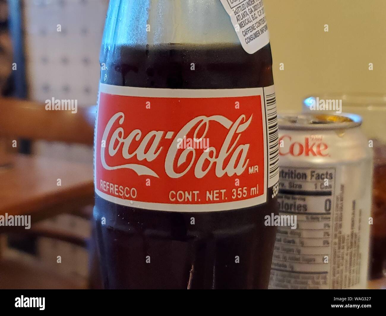 Coca cola au sucre de canne Banque de photographies et d’images à haute ...