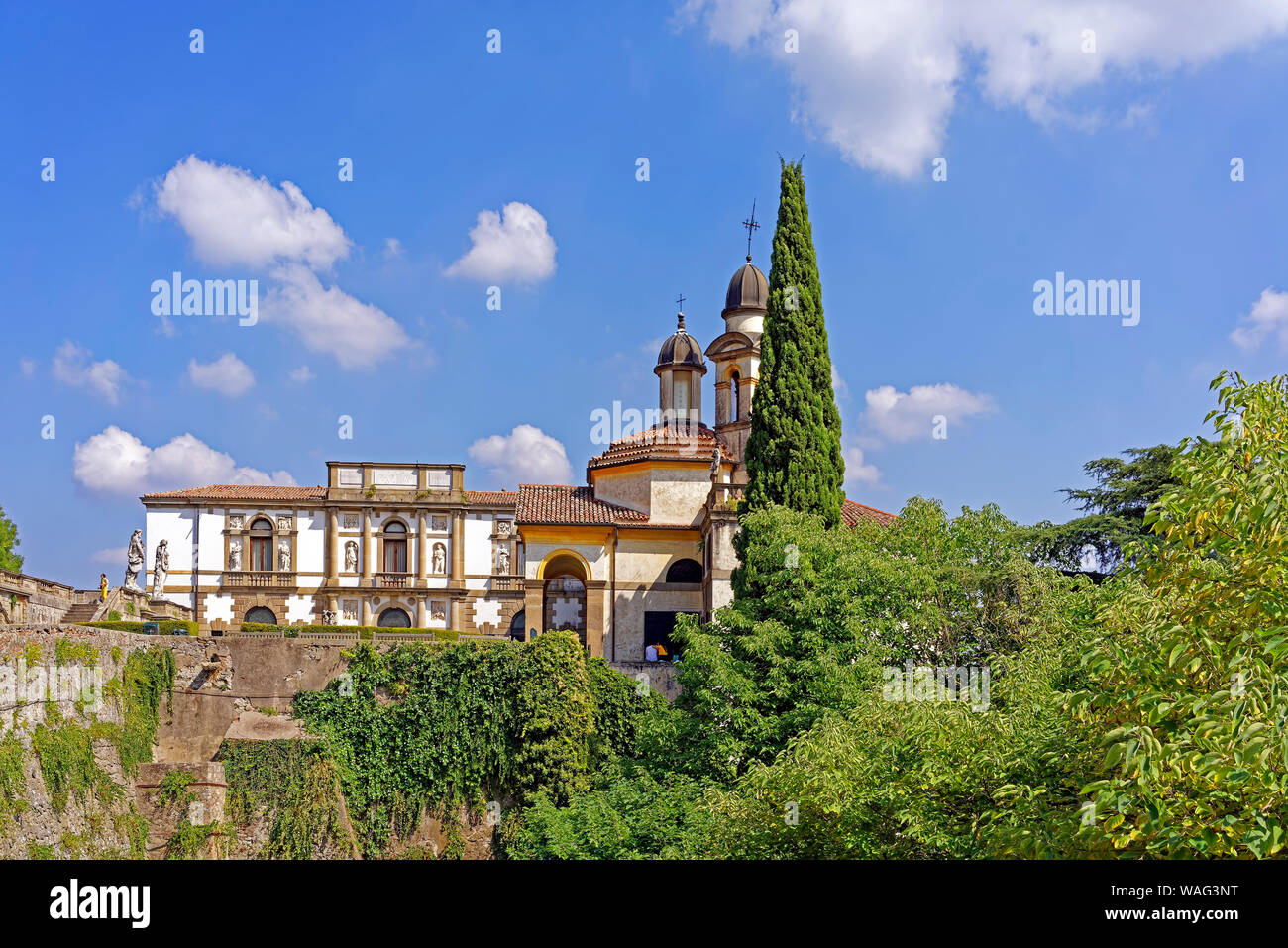 Chiesa di villa Banque de photographies et d’images à haute résolution ...