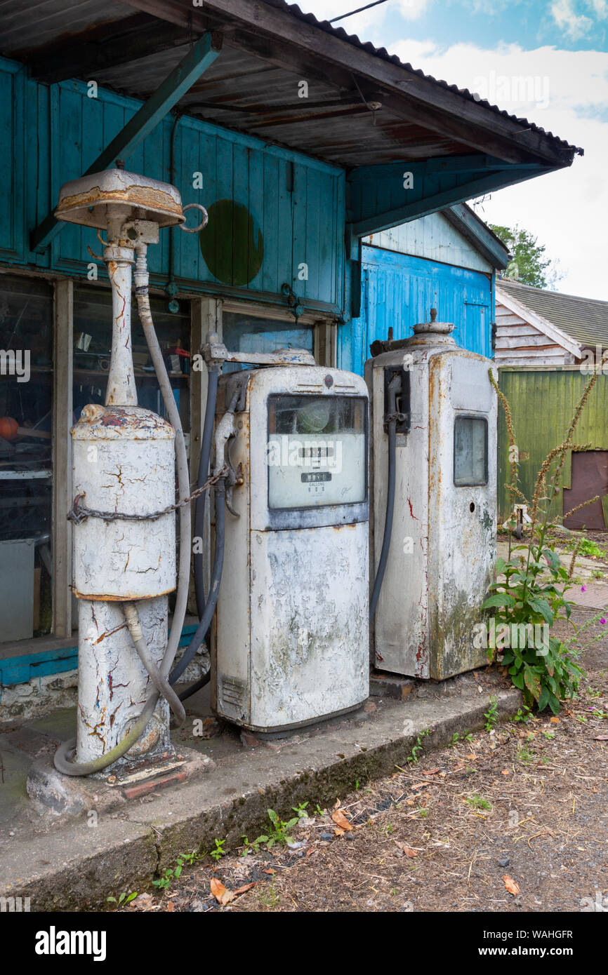 1960s gas station Banque de photographies et d’images à haute ...