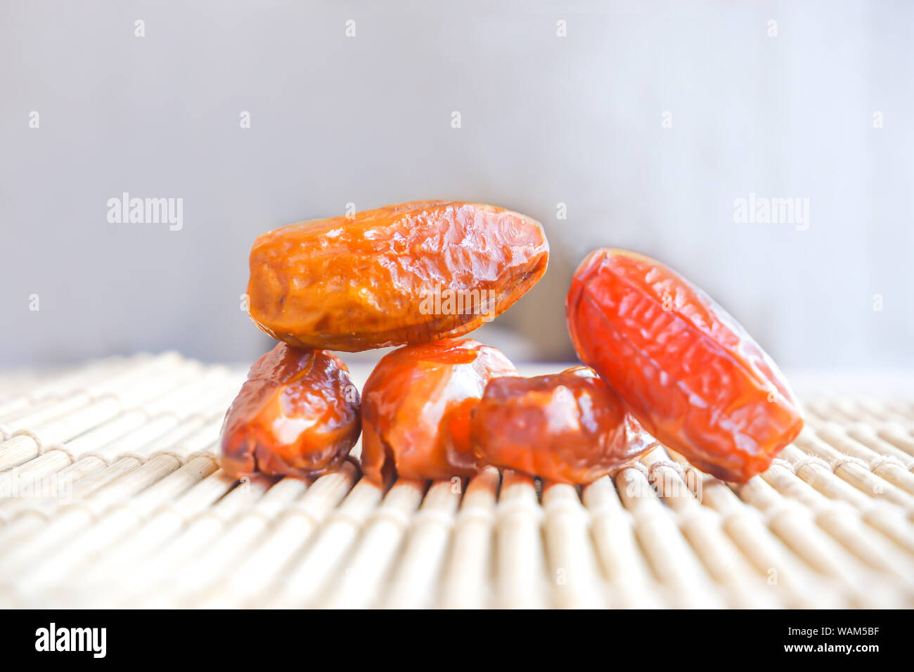 Arbre De Dattes Avec Des Fruits Banque d'image et photos - Alamy