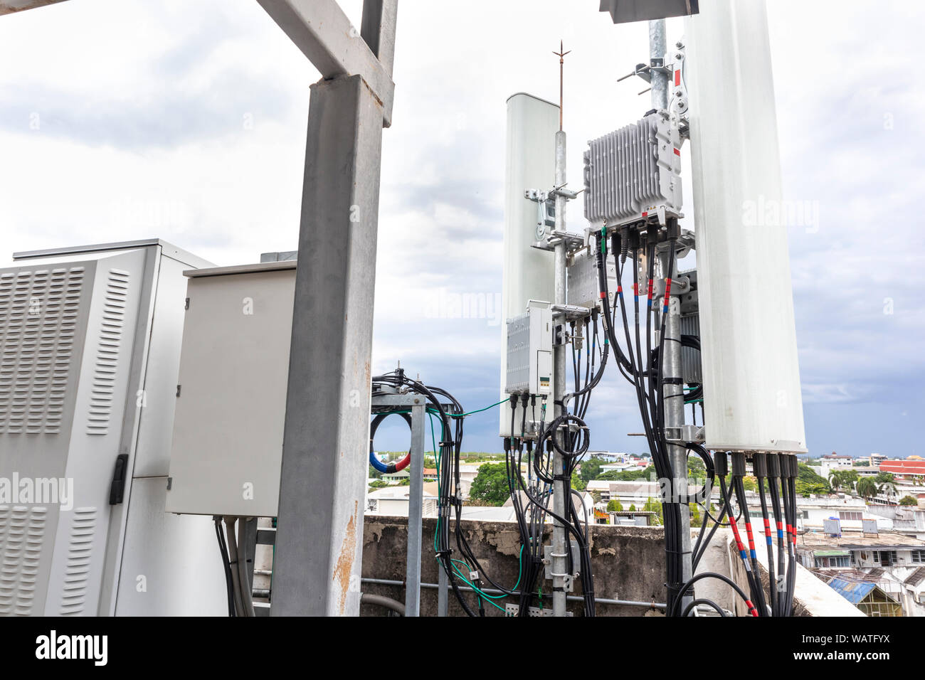 Antennes 5g Banque de photographies et d’images à haute résolution - Alamy