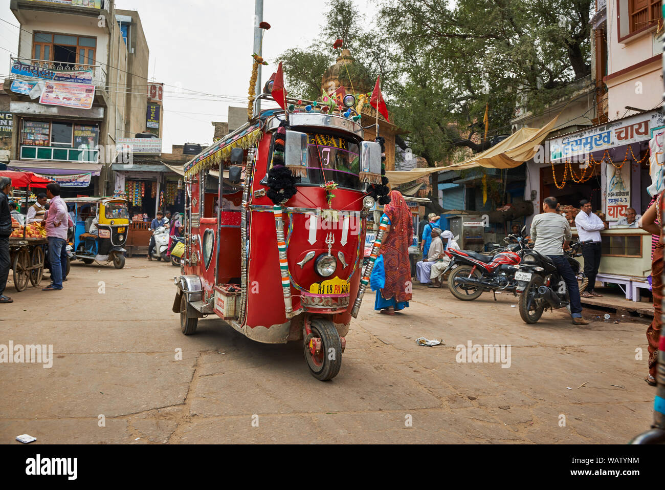 Streetlife en Tuk-Tuk, Nawalgarh, région de Shekhawati, Rajasthan, Inde ...
