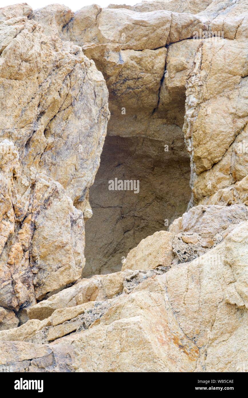 Bible ouverte devant la croix du christ Banque de photographies et d ...