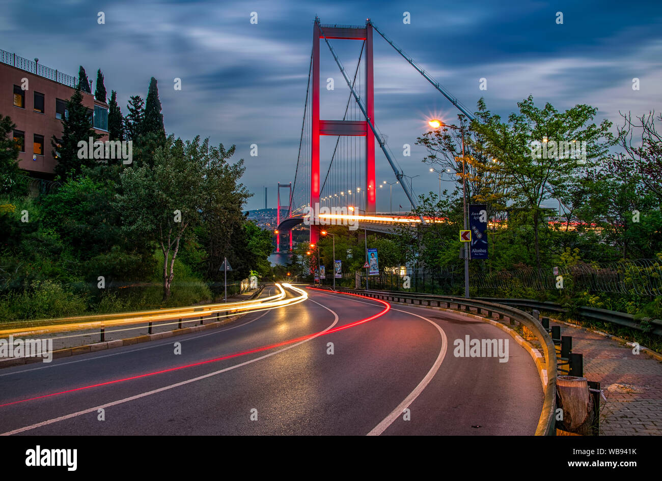 Pont Du Bosphore La Nuit Banque d'image et photos - Alamy