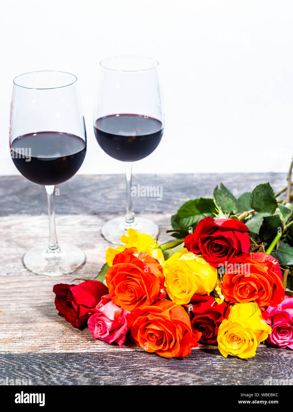 Vin et roses Banque de photographies et d’images à haute résolution - Alamy