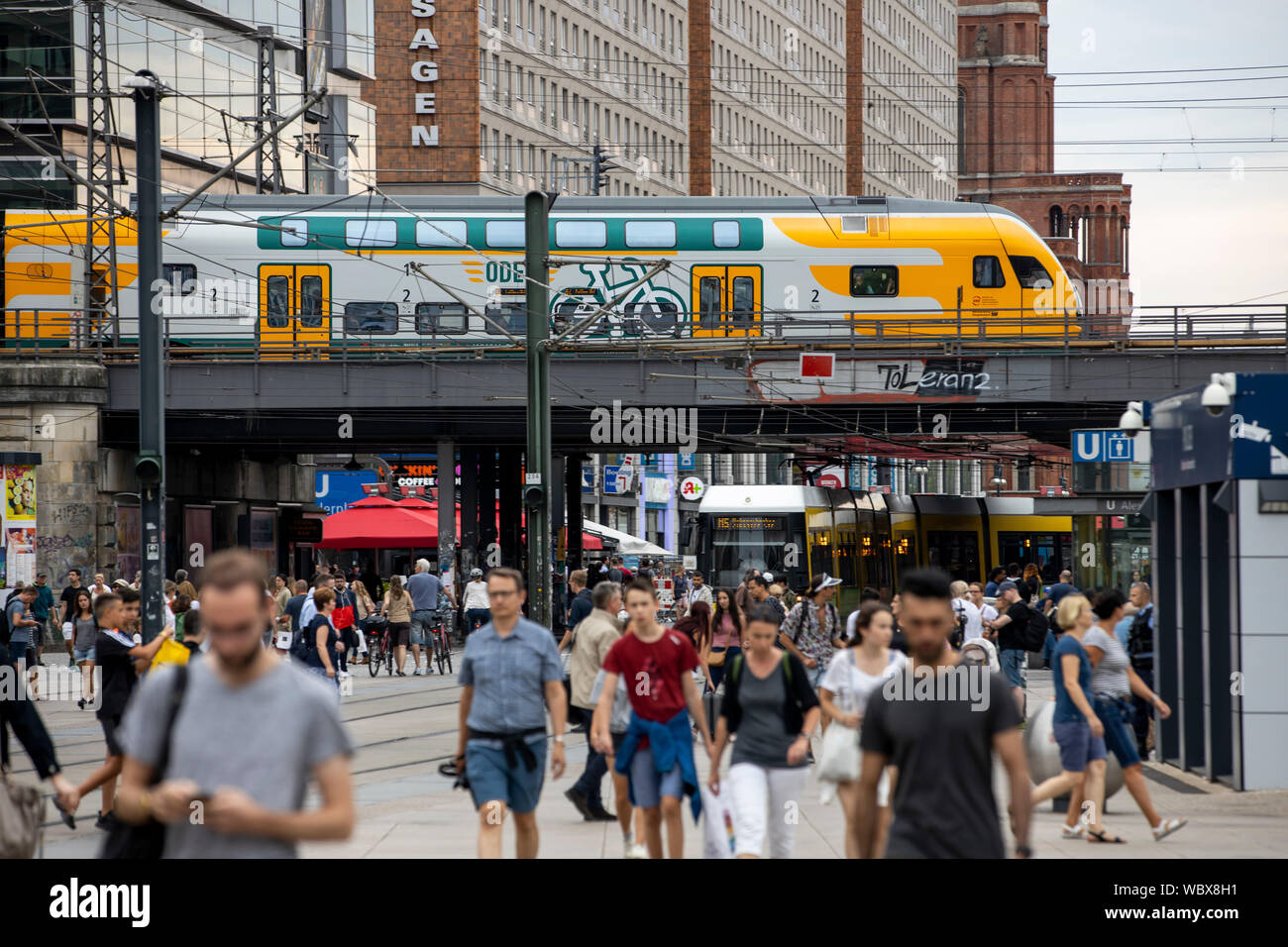 Trains urbains s bahn de berlin Banque de photographies et d’images à haute résolution - Alamy