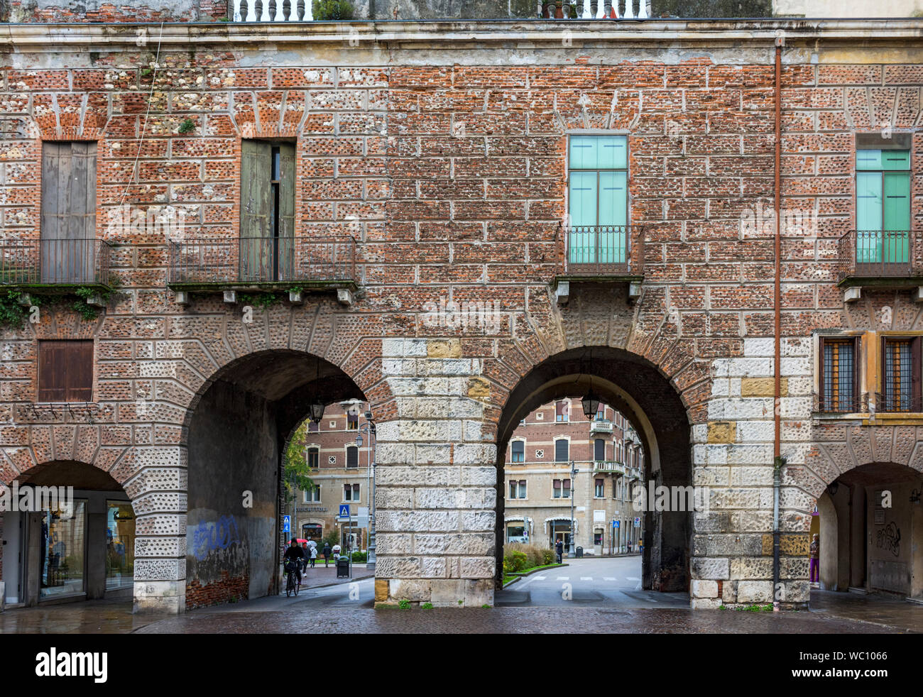 Porta castello di vicenza Banque de photographies et d’images à haute ...