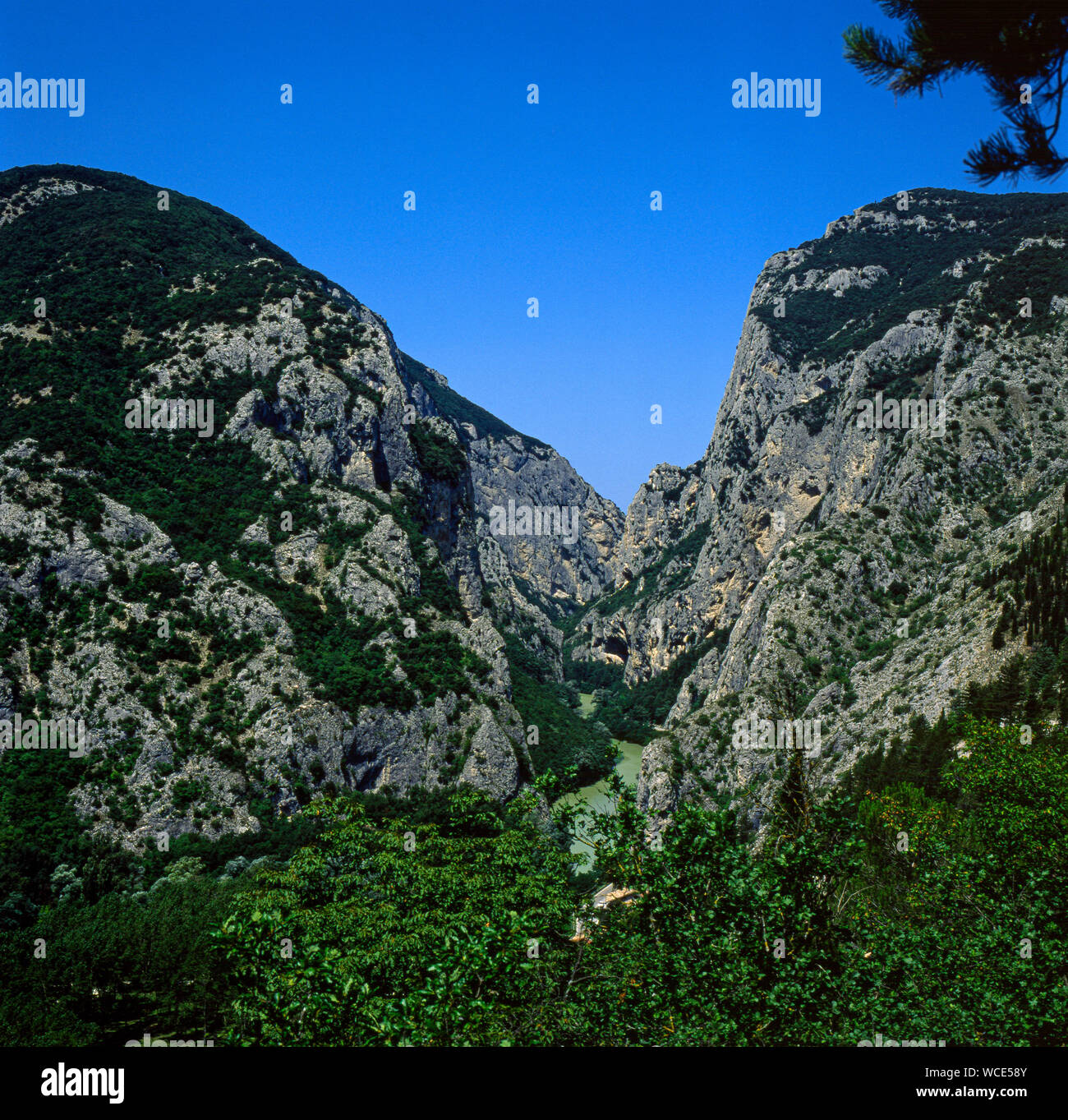 Furlo gorge Banque de photographies et d’images à haute résolution - Alamy