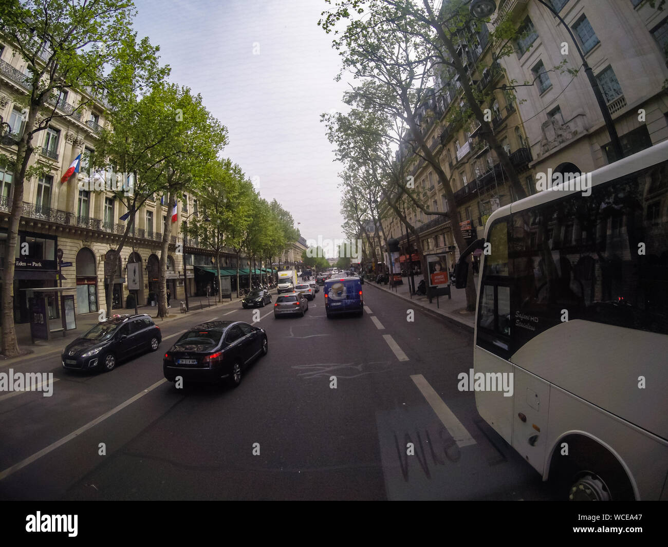 Paris street cars circulation Banque de photographies et d’images à ...