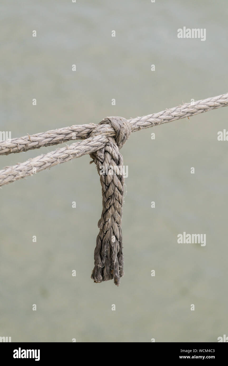 Corde attachée Banque de photographies et d’images à haute résolution ...