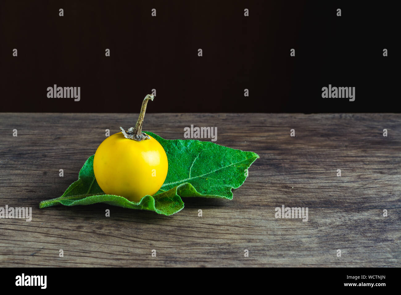 Fruit jaune Banque de photographies et d’images à haute résolution - Alamy