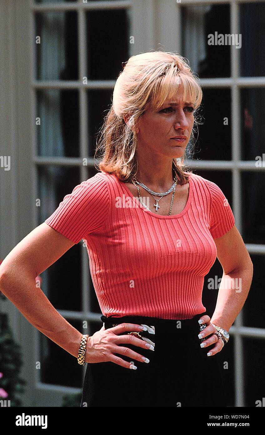 Le 23 novembre 1998 - LES SOPRANO. .EDIE FALCO (crédit Image : © HBO ...