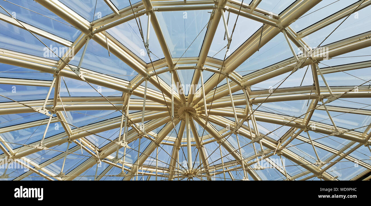 Toit en acier verre Banque de photographies et d’images à haute ...