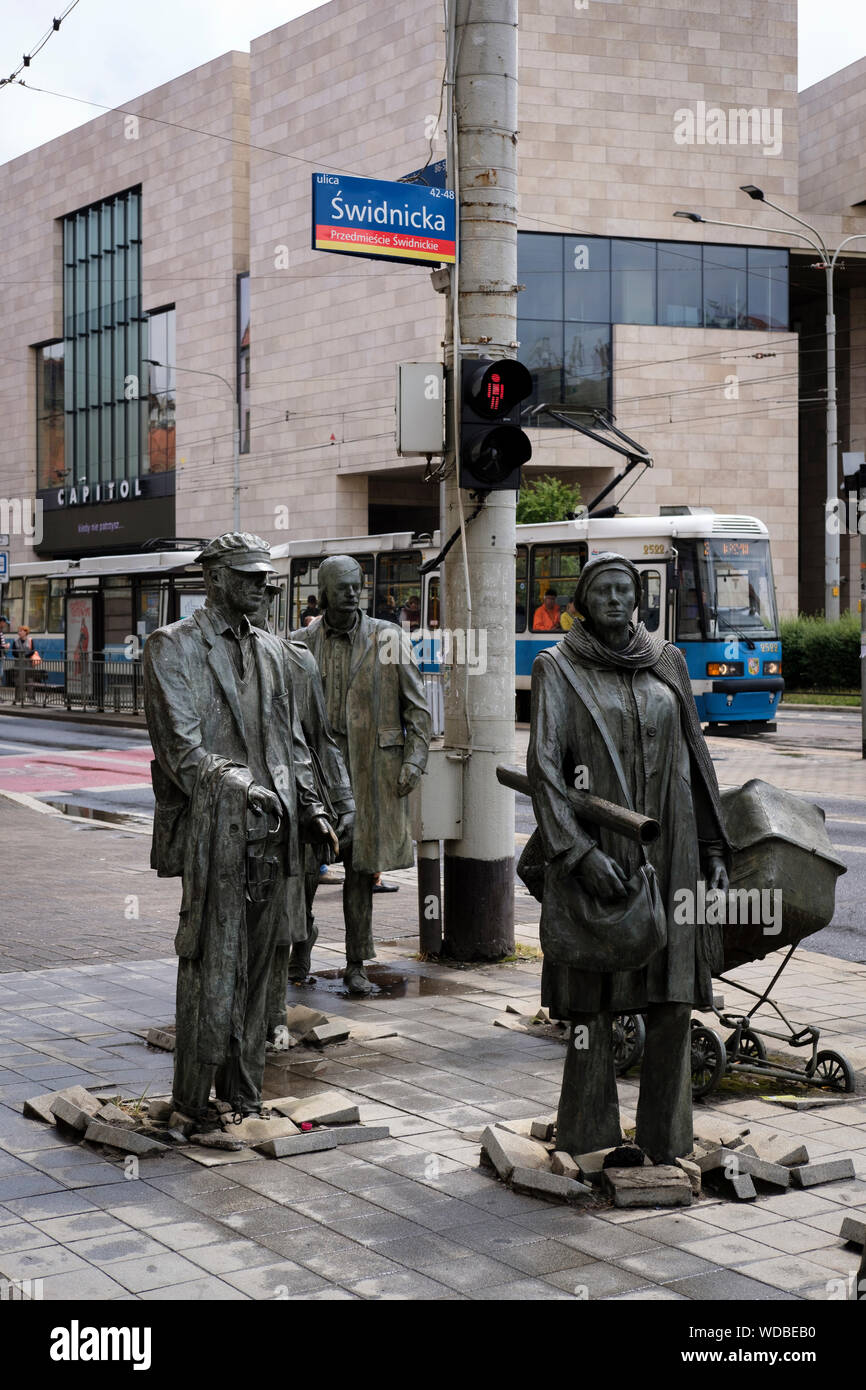 Poland wroclaw statue statues street Banque de photographies et d ...