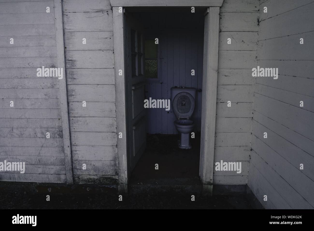 Toilette Porte Ouverte Banque d'image et photos - Alamy