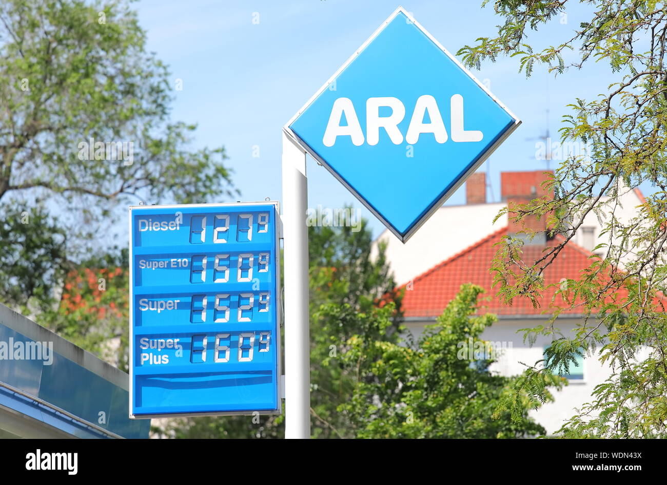 Gas station aral Banque de photographies et d’images à haute résolution ...