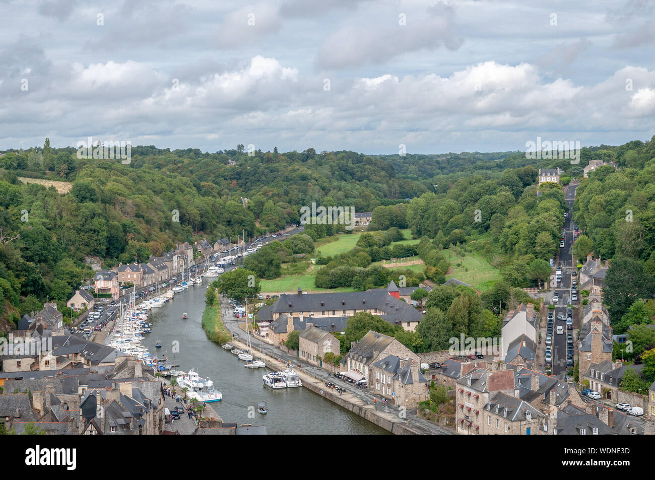 Dinan village Banque de photographies et d’images à haute résolution ...