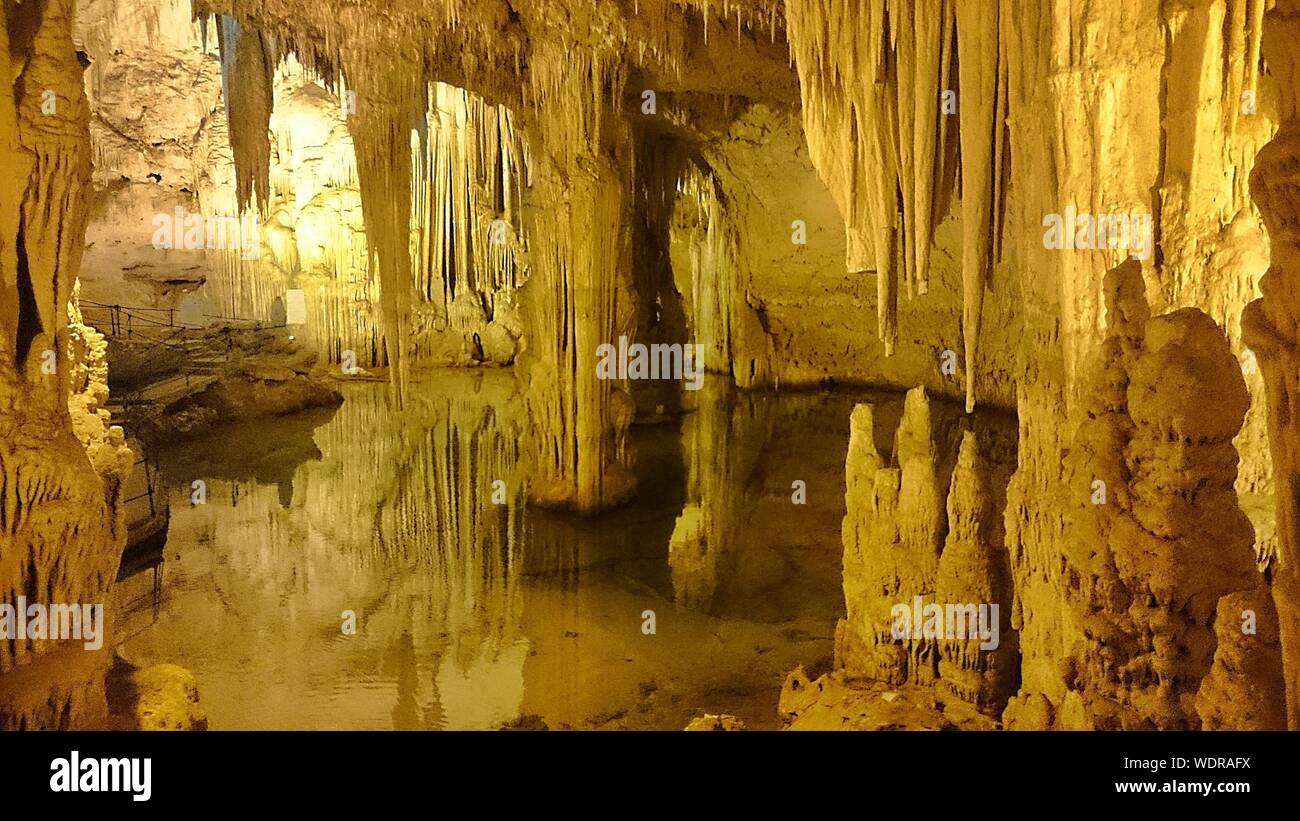 Grotte Stalagmite Banque d'image et photos - Alamy