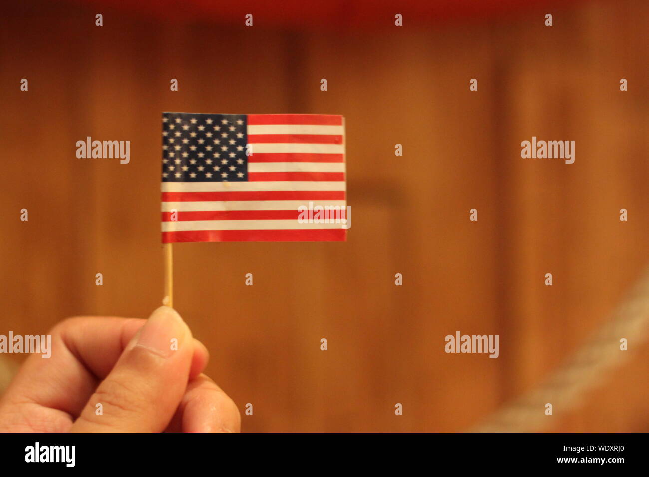 Petit Drapeau Rouge Banque d'image et photos - Alamy