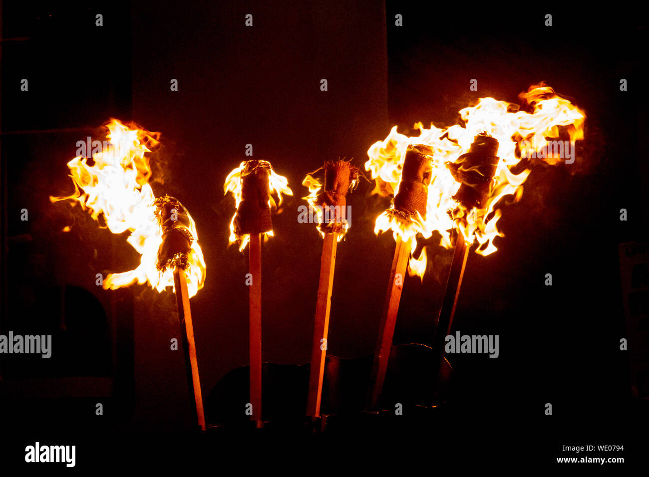 Avec Des Flambeaux Banque d'image et photos - Alamy