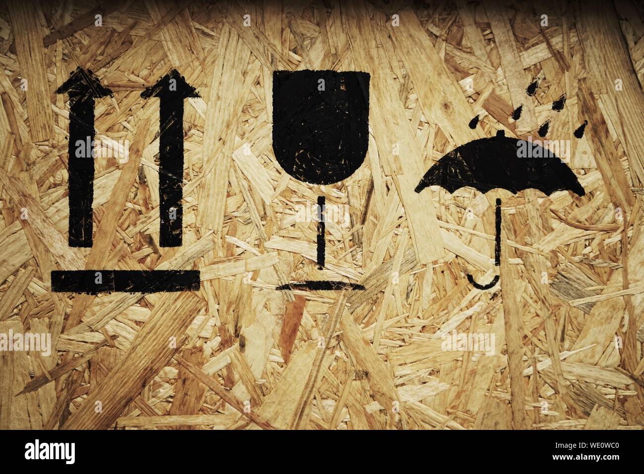 Emballage de fragilité fragile Banque de photographies et d’images à ...