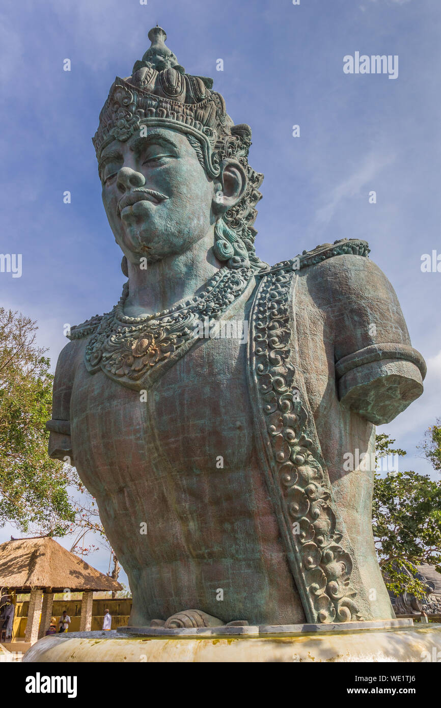 Statue géante dans le Garuda Wisnu Kencana sur Bali Photo Stock - Alamy