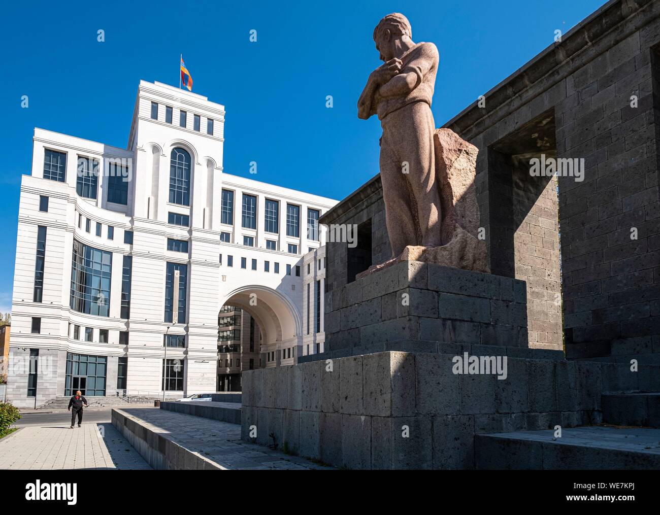 Statue de stepan shahumyan Banque de photographies et d’images à haute ...