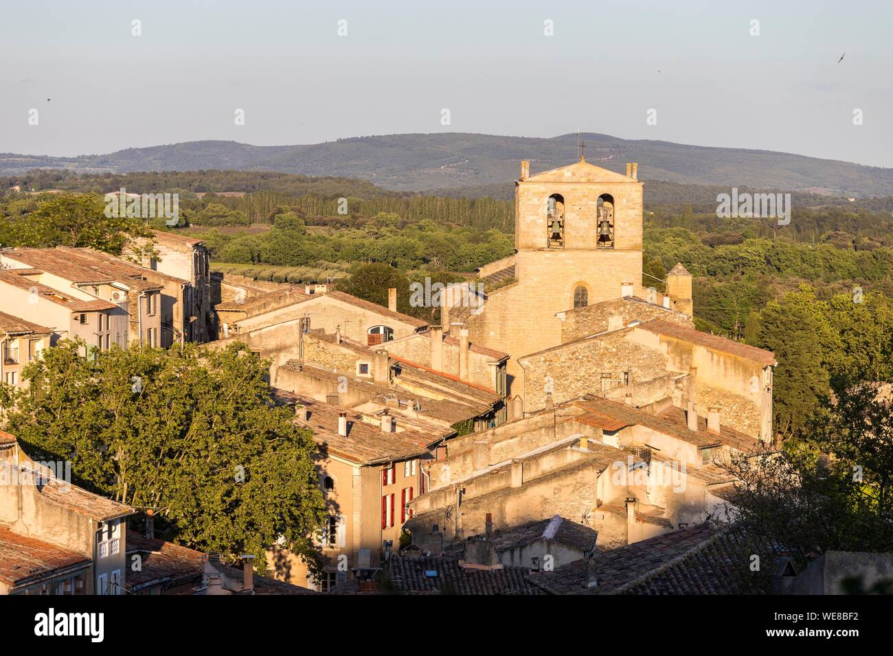 Village de cucuron Banque de photographies et d’images à haute ...