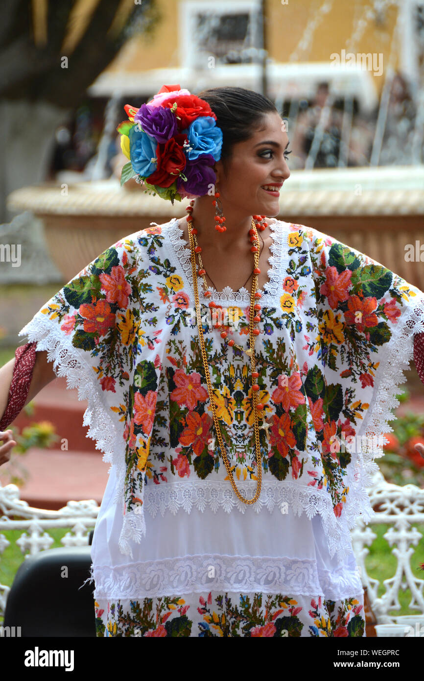Robe aztèque Banque de photographies et d’images à haute résolution - Alamy