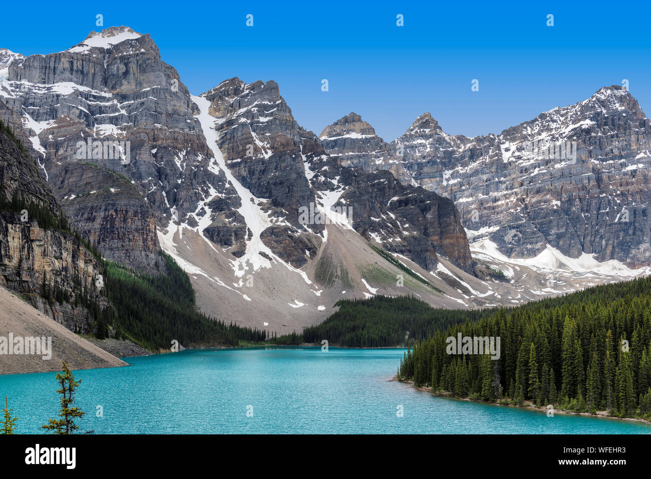 Moraine lake in banff national park Banque de photographies et d’images à haute résolution - Alamy