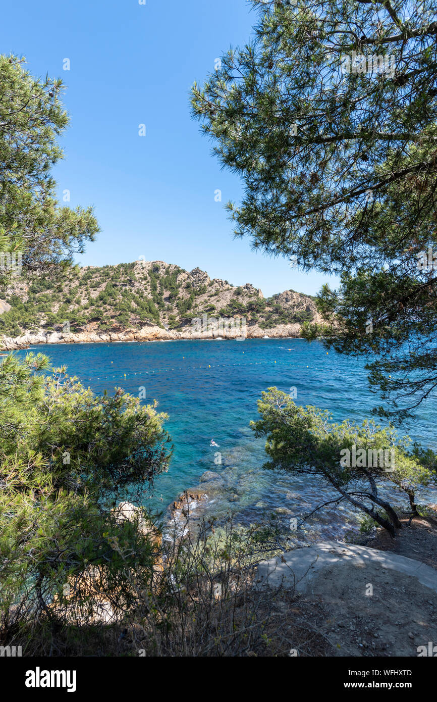 Vue panoramique d'une partie de Calanque de Méjean à Ensuès la redonne ...