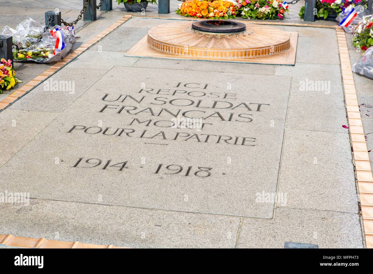 France, Paris, l'Arc de Triomphe, la tombe du Soldat inconnu Photo ...