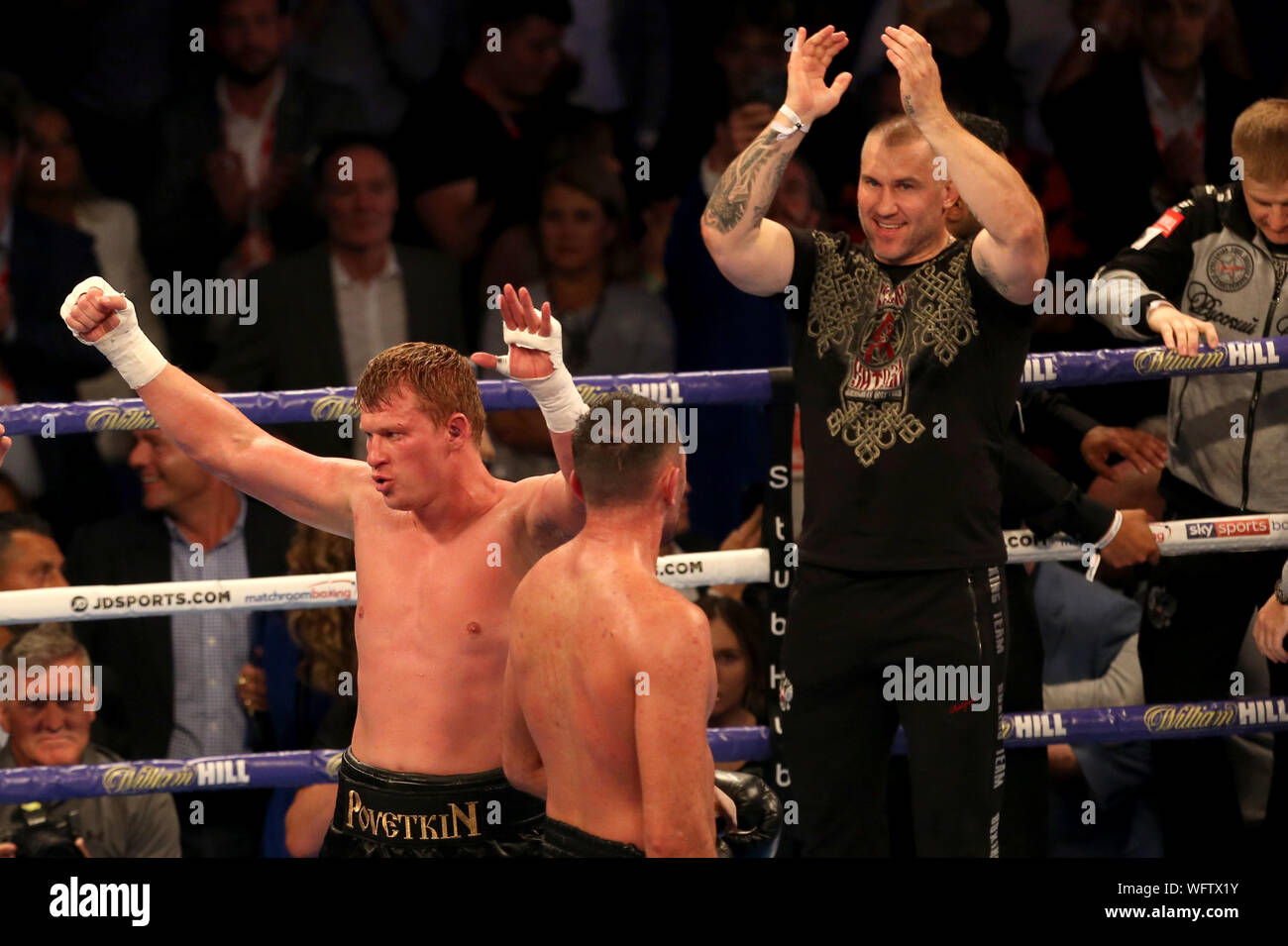 Alexander Povetkin célèbre remportant le concours international WBA ...