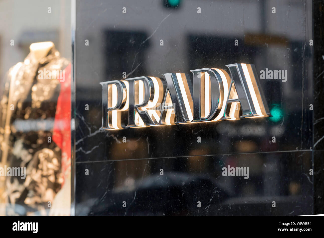Prada logo Banque de photographies et d’images à haute résolution ...