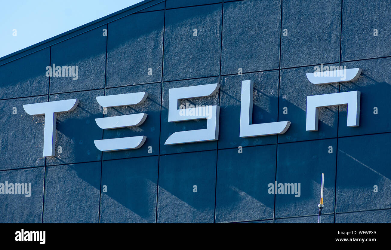 Tesla motors Banque de photographies et d’images à haute résolution - Alamy
