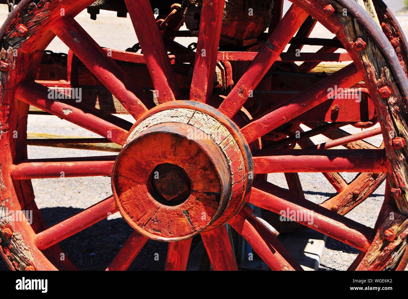 Roue de wagon rouge Banque de photographies et d’images à haute ...